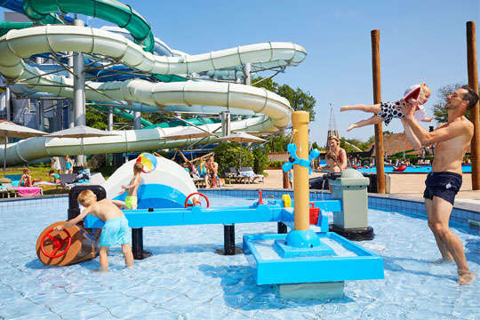 Alle glijbanen in het Tikibad - Duinrell