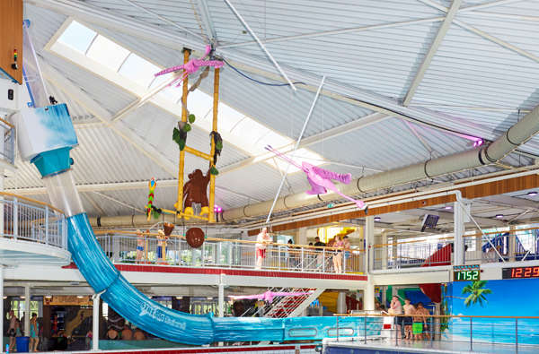 Alle glijbanen in het Tikibad - Duinrell